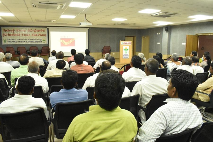 Staff of IIOR, farmers and other stakeholders participating in the ...