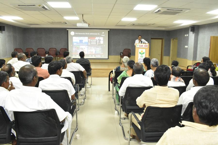 Staff of IIOR, farmers and other stakeholders participating in the ...