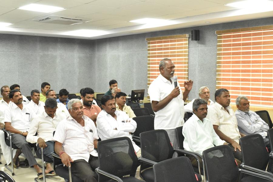 Staff of IIOR, farmers and other stakeholders participating in the ...